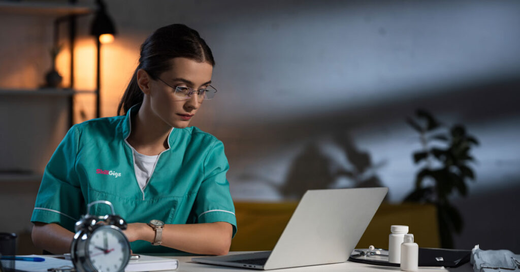 How to Stay Awake During Night Shift? Pros and Cons